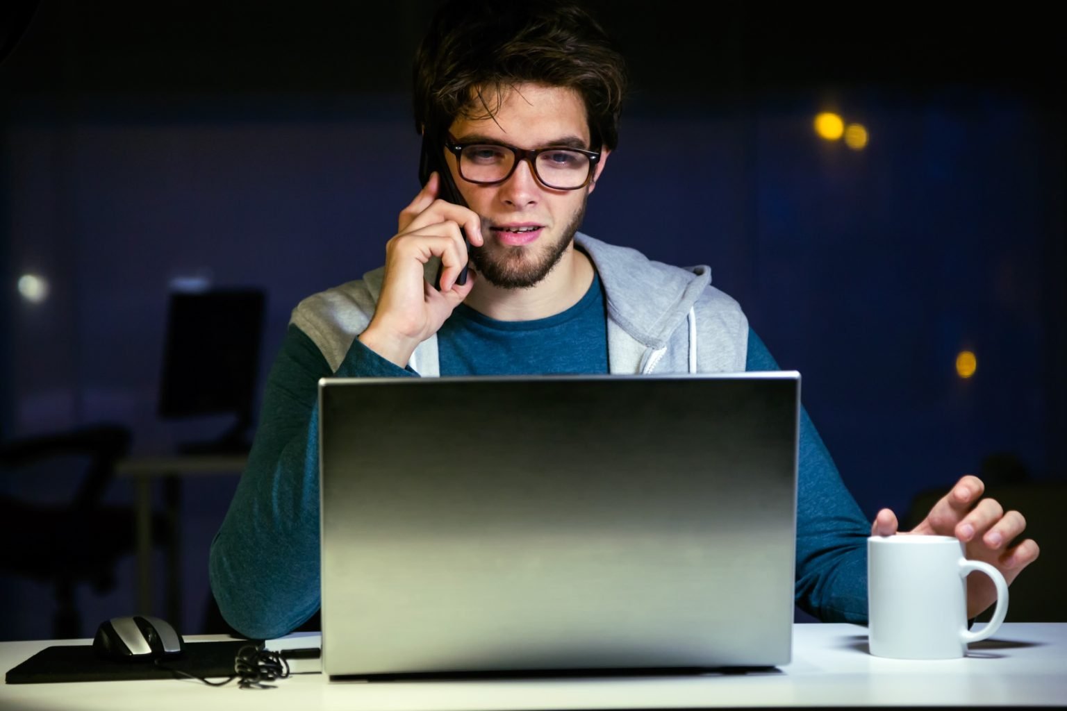 How to Make Money at Night Online: 13 Ideas for Night Owls