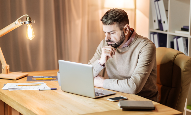 How to Make Money at Night Online: 13 Ideas for Night Owls