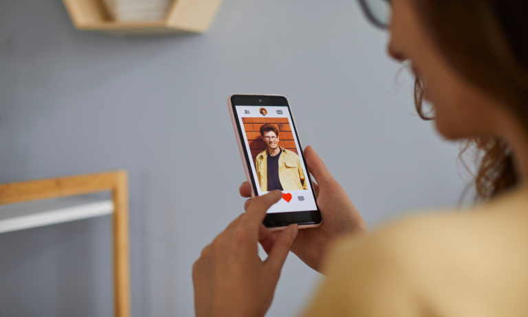 Get Paid to Date Online: 11 Websites Worth Your Time