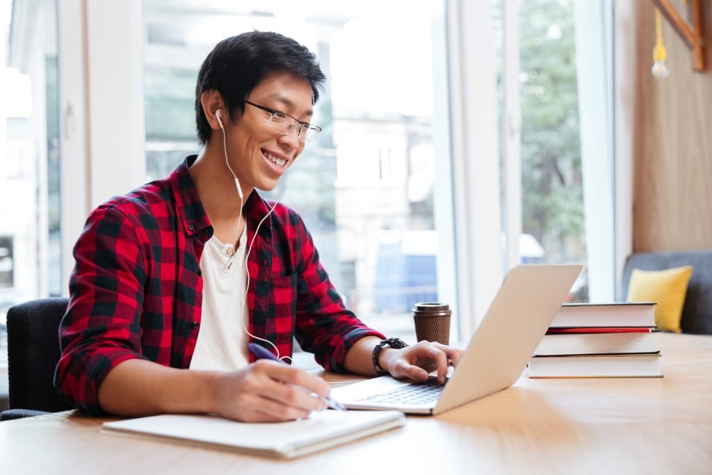 22 Best Remote Jobs for College Students with Flexible Schedules