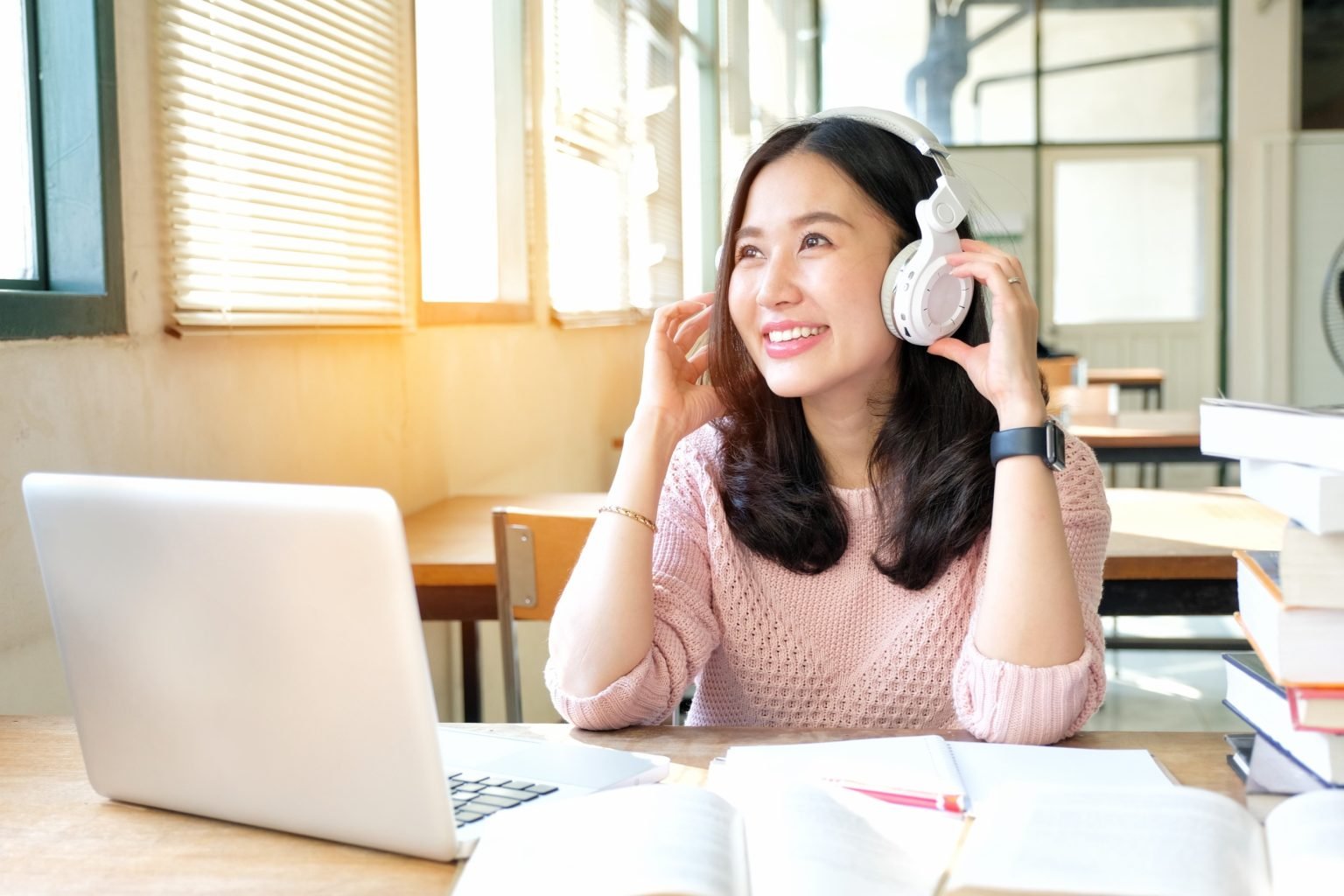 25 Customer Service Jobs from Home that Offer a Great Work/Life Balance