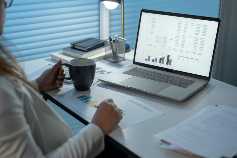 How to Become a Bookkeeper at Home (+ Free Training Course)